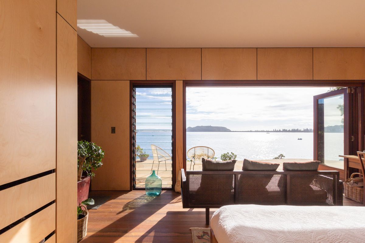 This Modern Australian Beach House Feels Like It's Floating on Water