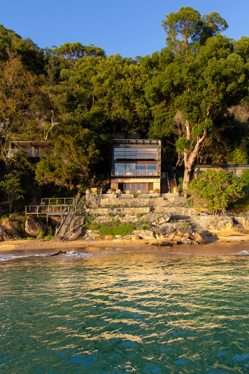 This Modern Australian Beach House Feels Like It's Floating on Water