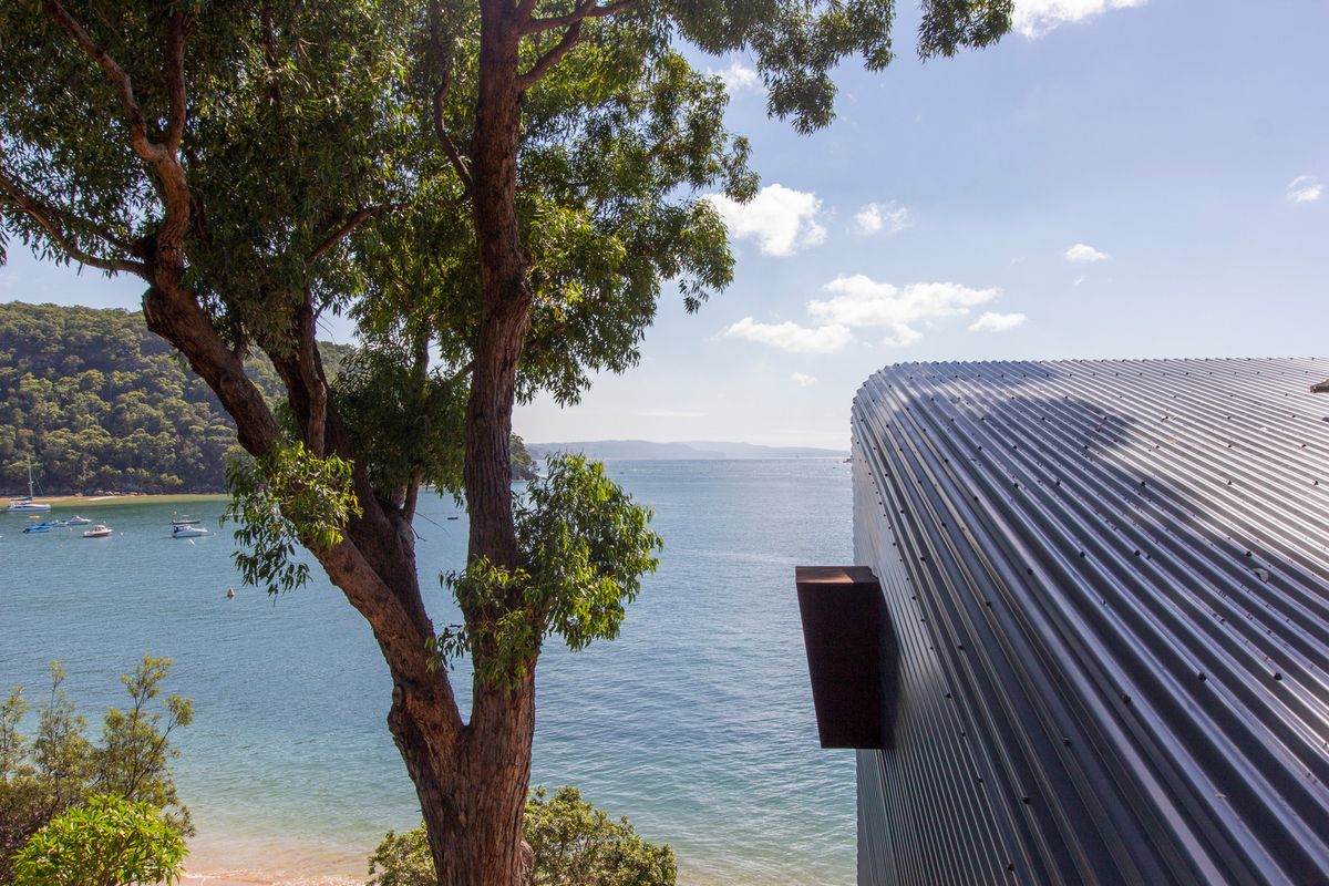 This Modern Australian Beach House Feels Like It's Floating on Water