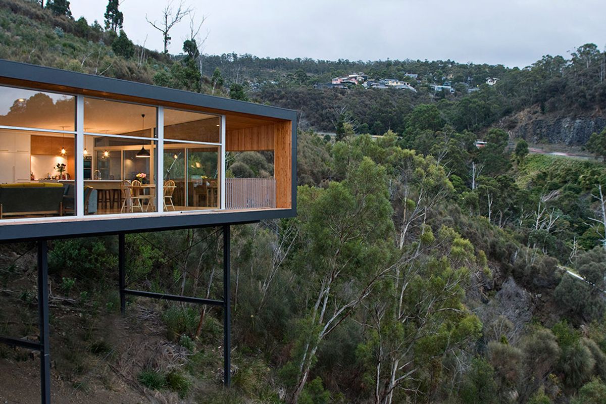 Highway House Seems to Float Dramatically Above a Sheer Slope
