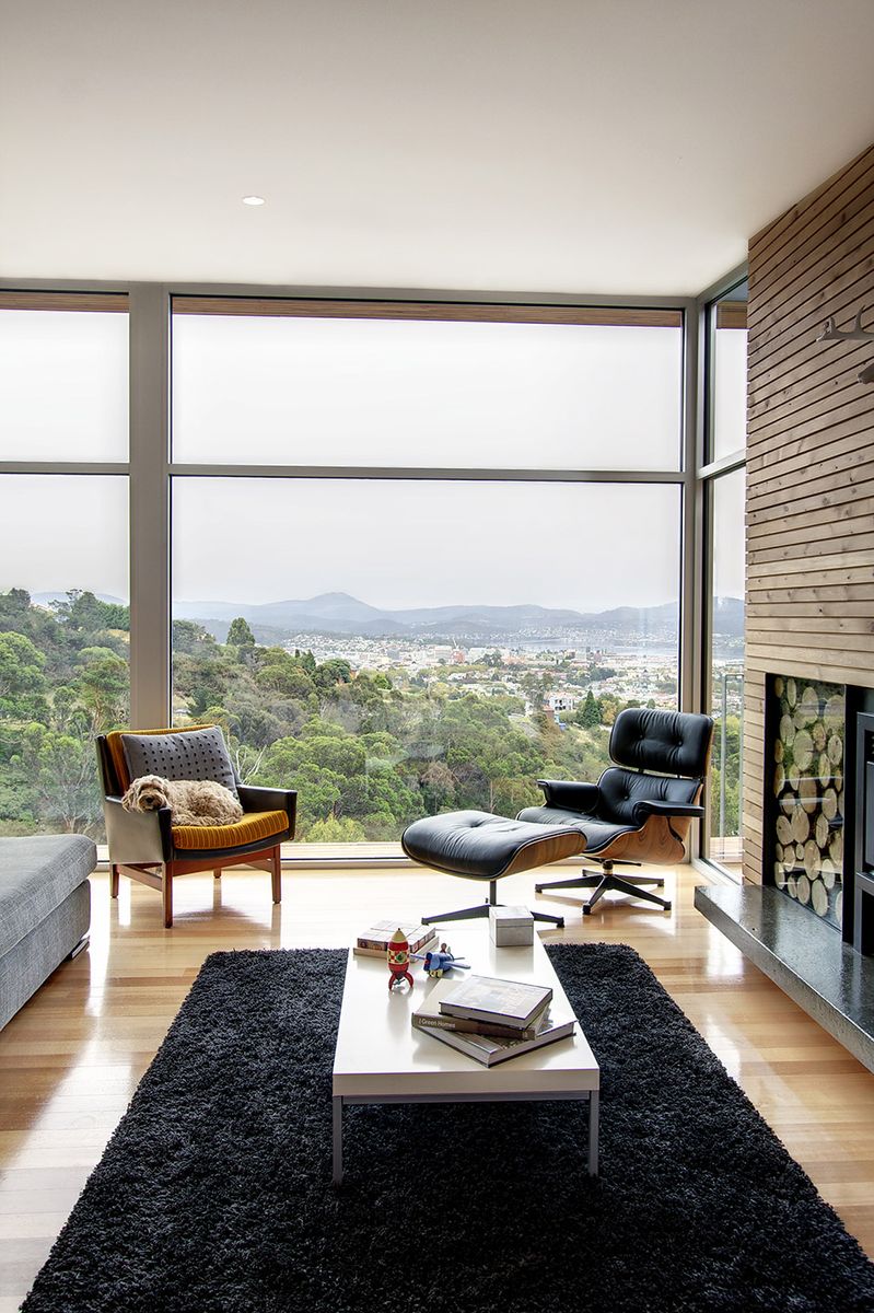 Highway House Seems to Float Dramatically Above a Sheer Slope