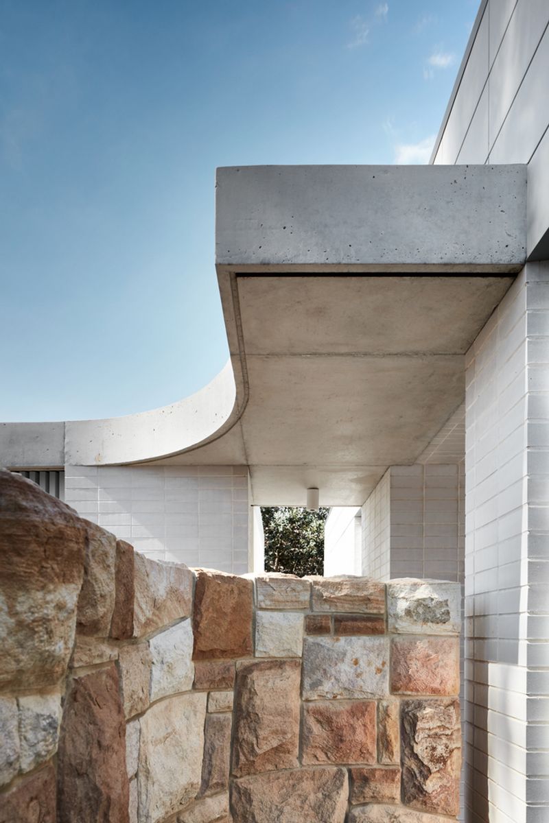 This Sydney Home Turns the Traditional Aussie House on its Side