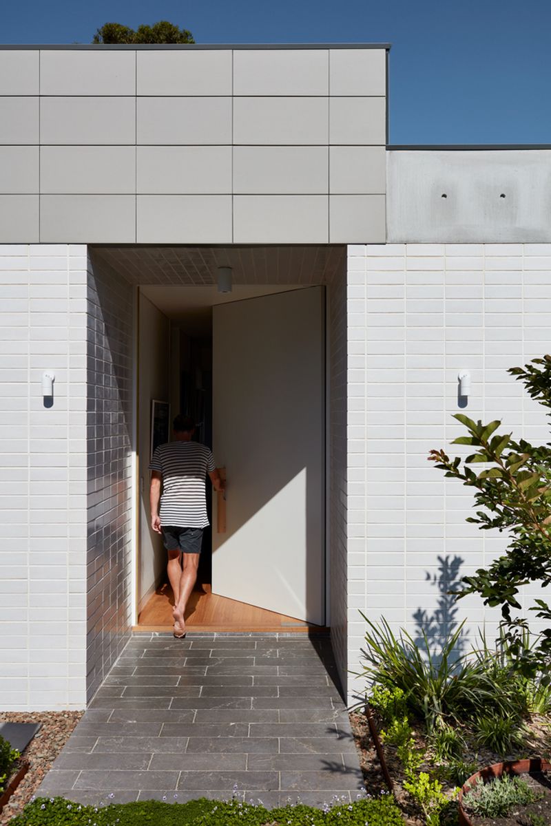 This Sydney Home Turns the Traditional Aussie House on its Side