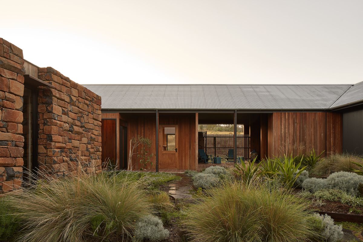 A House in the Dry is adapted to Australia's climate and landscape