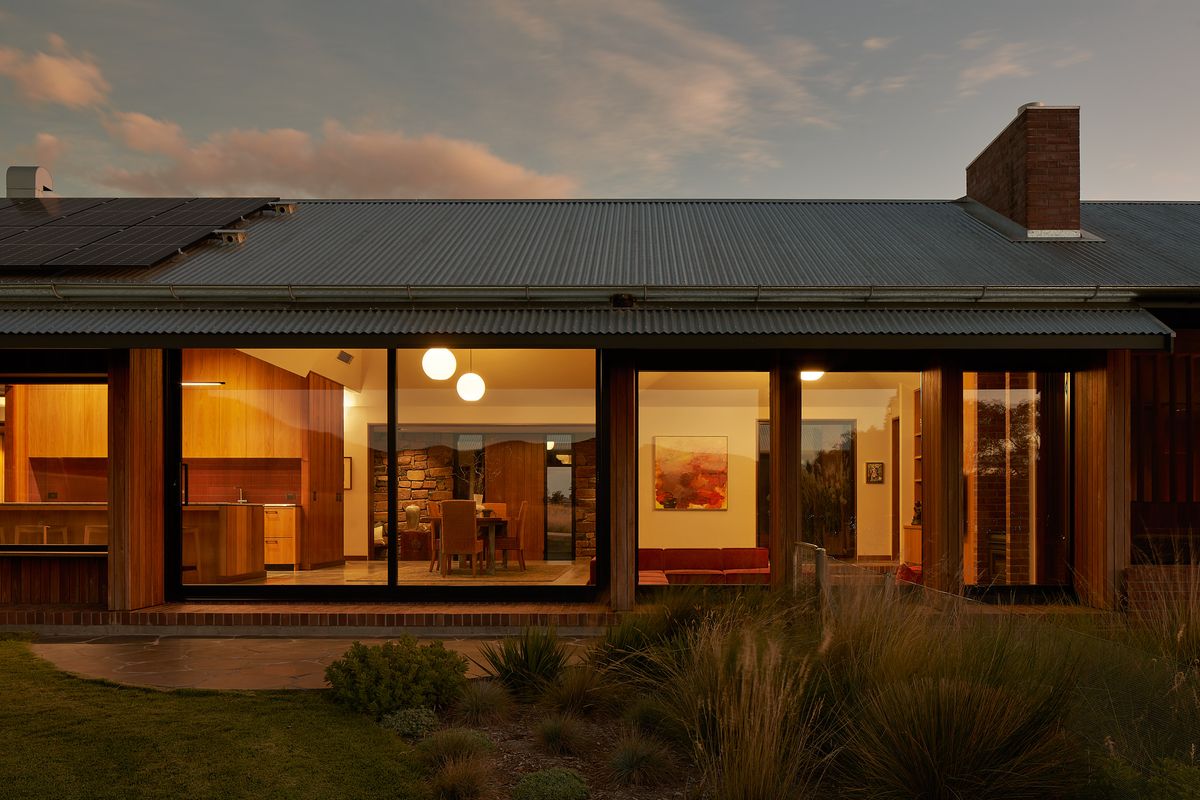 A House in the Dry is adapted to Australia's climate and landscape