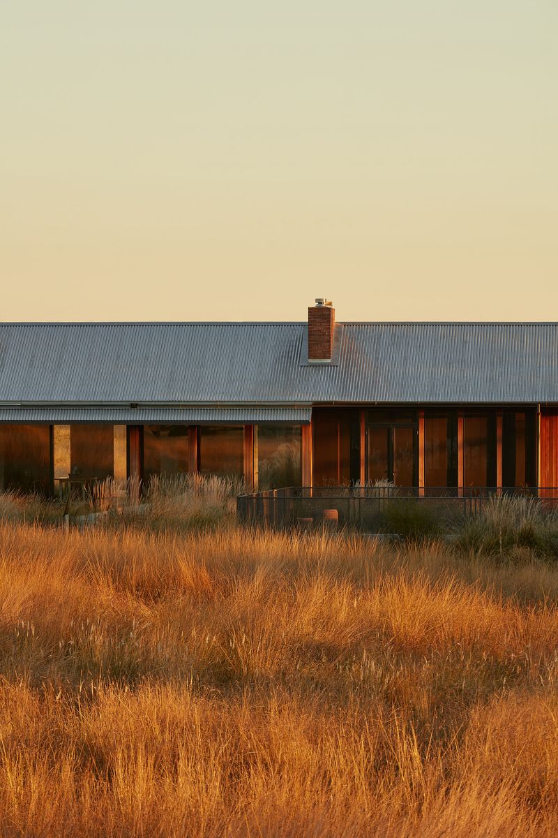 A House in the Dry is adapted to Australia's climate and landscape