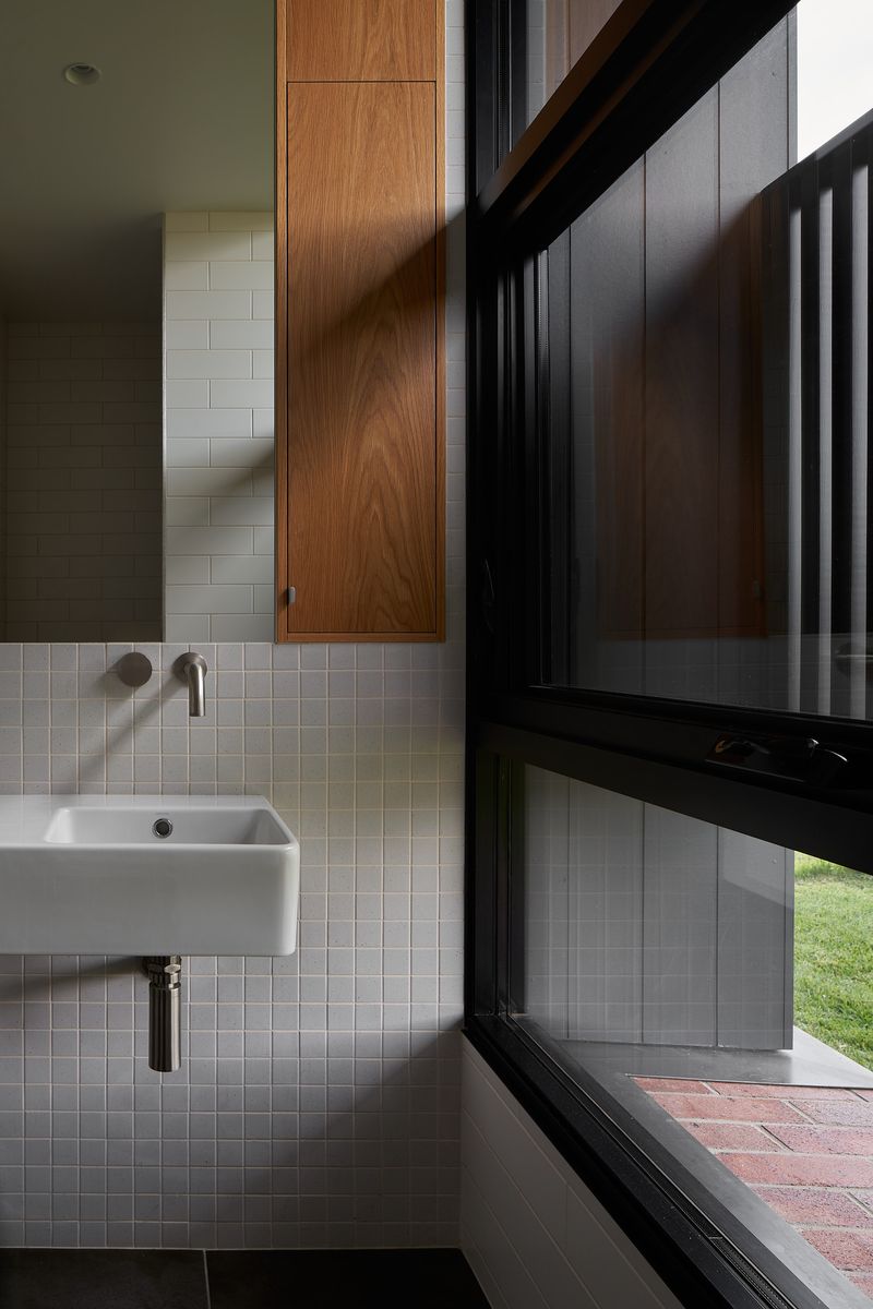 A House in the Dry is adapted to Australia's climate and landscape