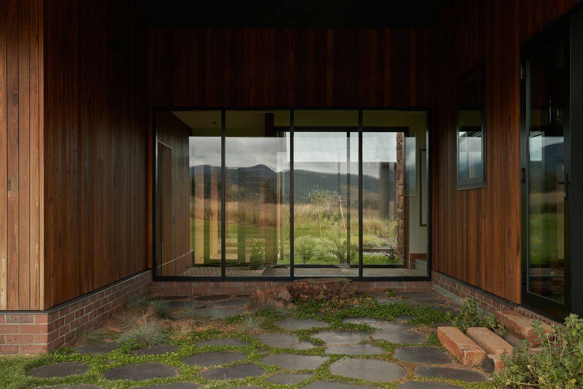 A House in the Dry is adapted to Australia's climate and landscape
