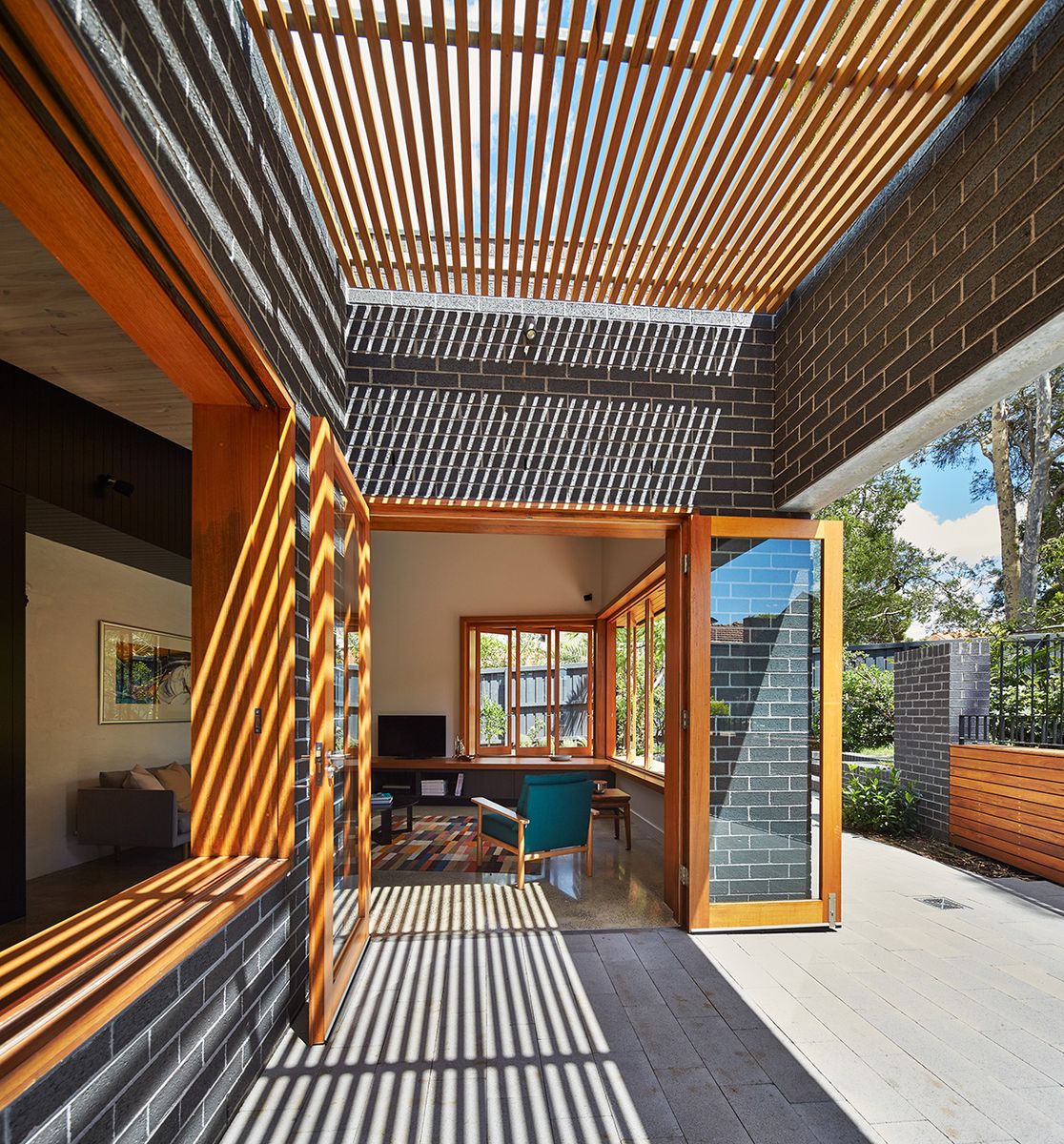 House Rosebank's Generous New Living Areas Compliment a Grand Old Edwardian