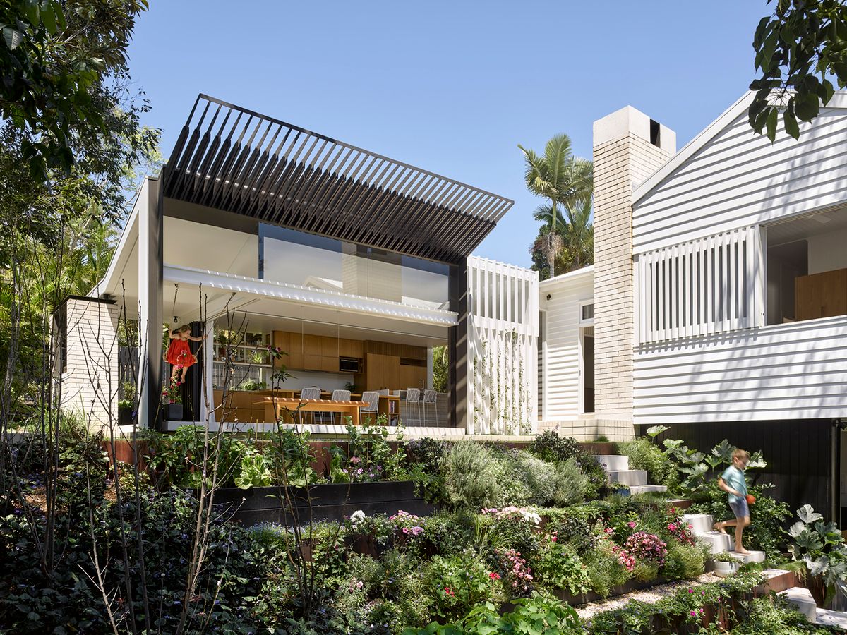 Architect Reinterprets Queenslander for a Bright and Breezy Addition