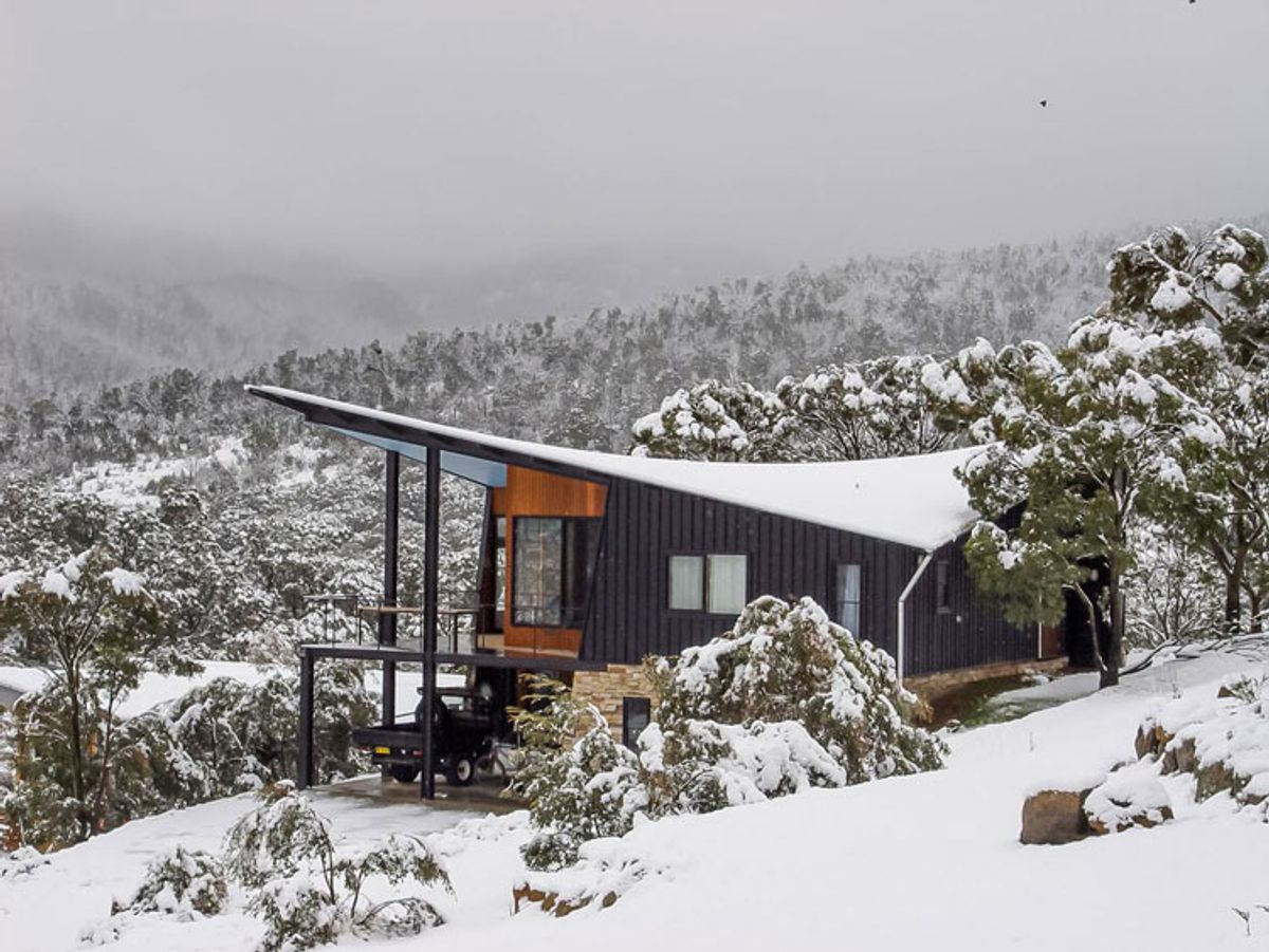 A Finely Crafted Ski Lodge at Lake Crackenback