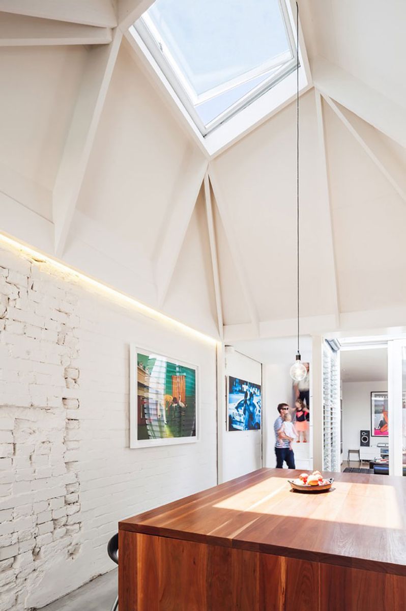 Light Cannon House: Sculpted Roof Draws Light Deep Into This Home