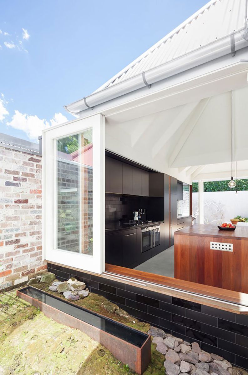 Light Cannon House: Sculpted Roof Draws Light Deep Into This Home