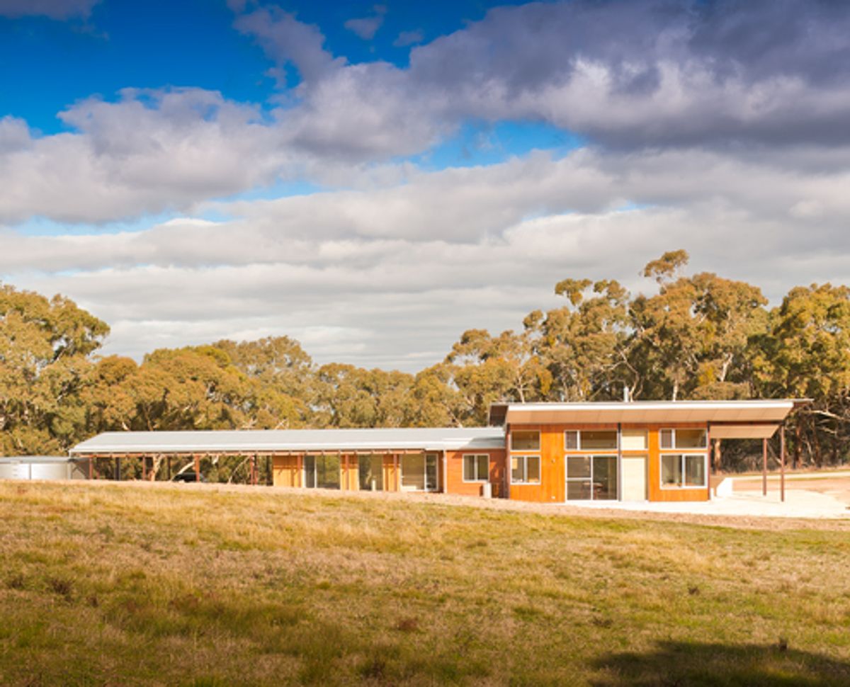 This Compact Home Makes the Most of its Dramatic Rural Site