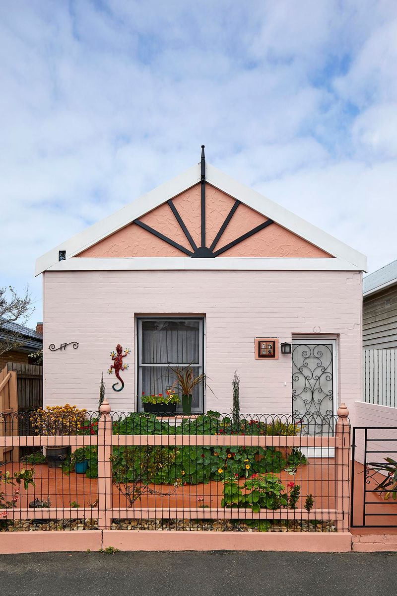 A multigenerational 'share house' for mother and adult daughter