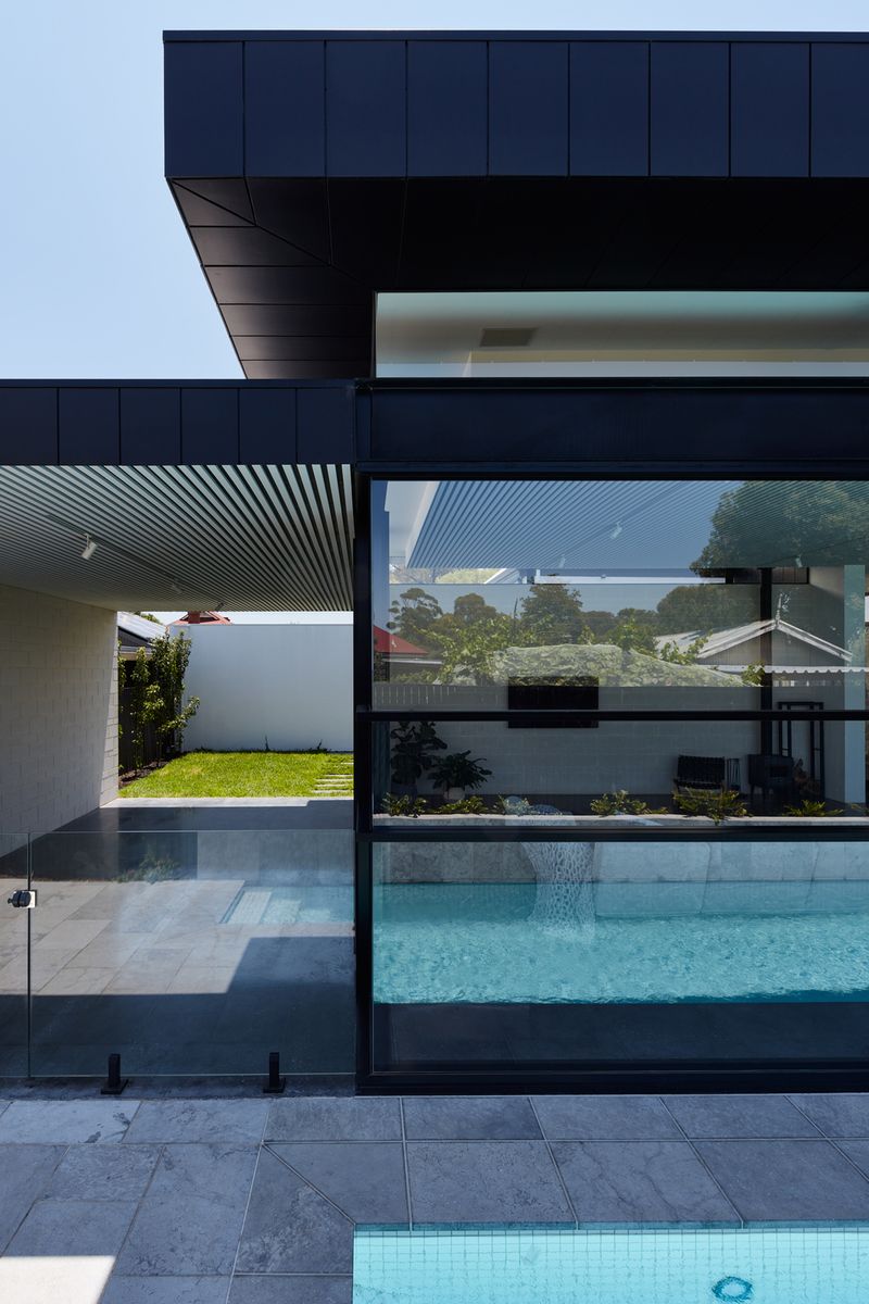 A Modern Pavilion Is the Perfect Complement to This Heritage Home