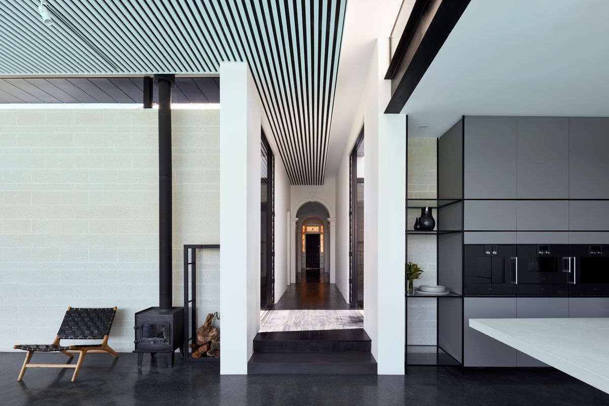 A Modern Pavilion Is the Perfect Complement to This Heritage Home