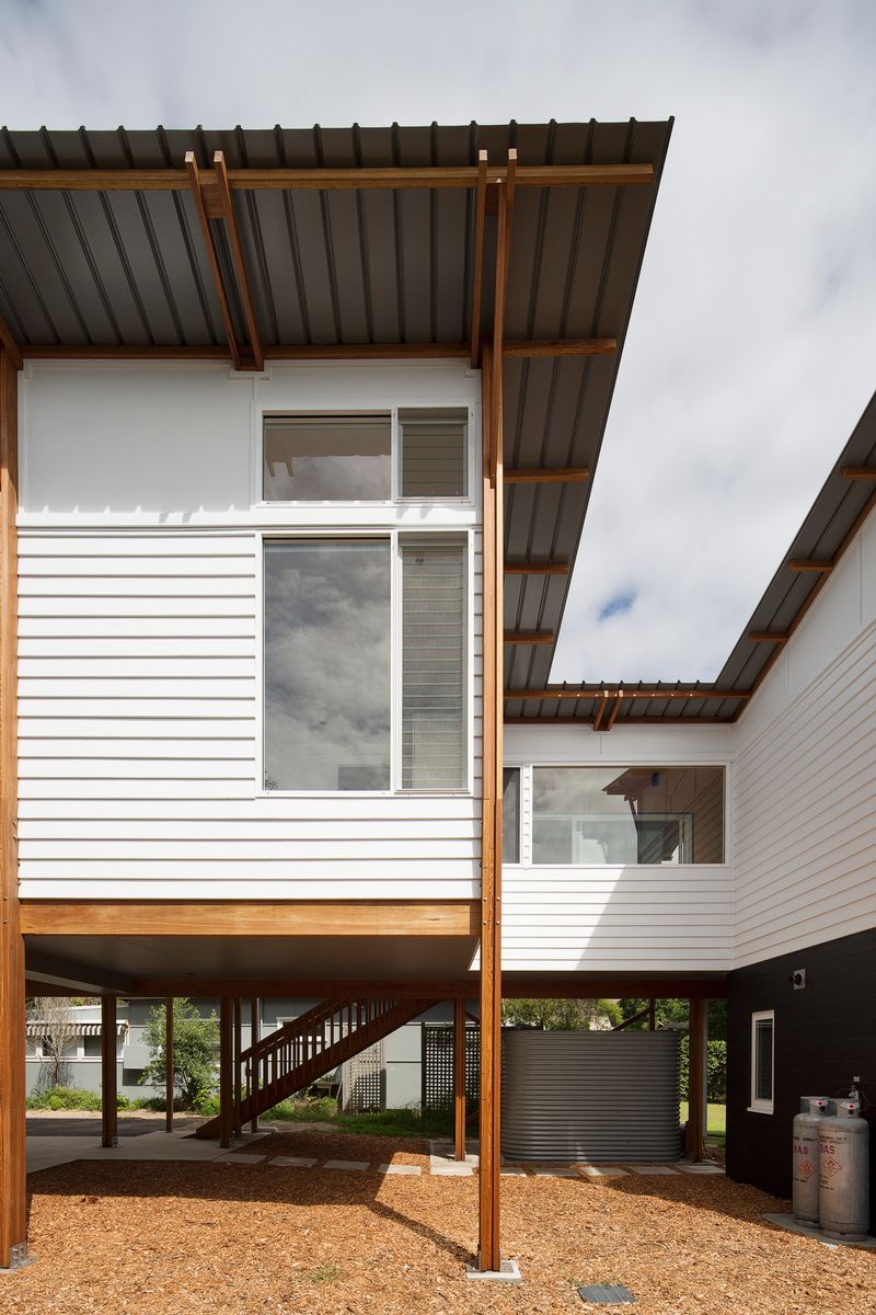 This Modern Beach House Design Celebrates its Spectacular Location