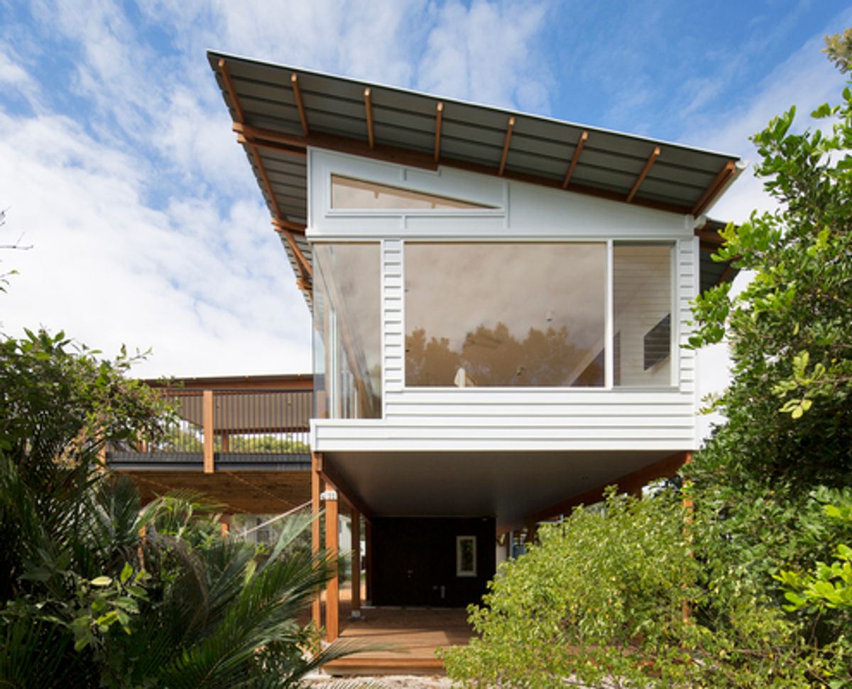 This Modern Beach House Design Celebrates its Spectacular Location