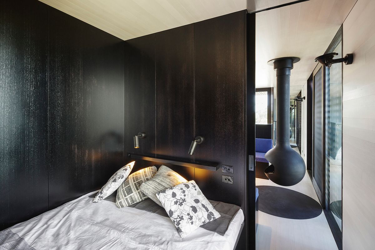 Moonlight Cabin: A Tiny But Perfectly Detailed Beachside Cabin