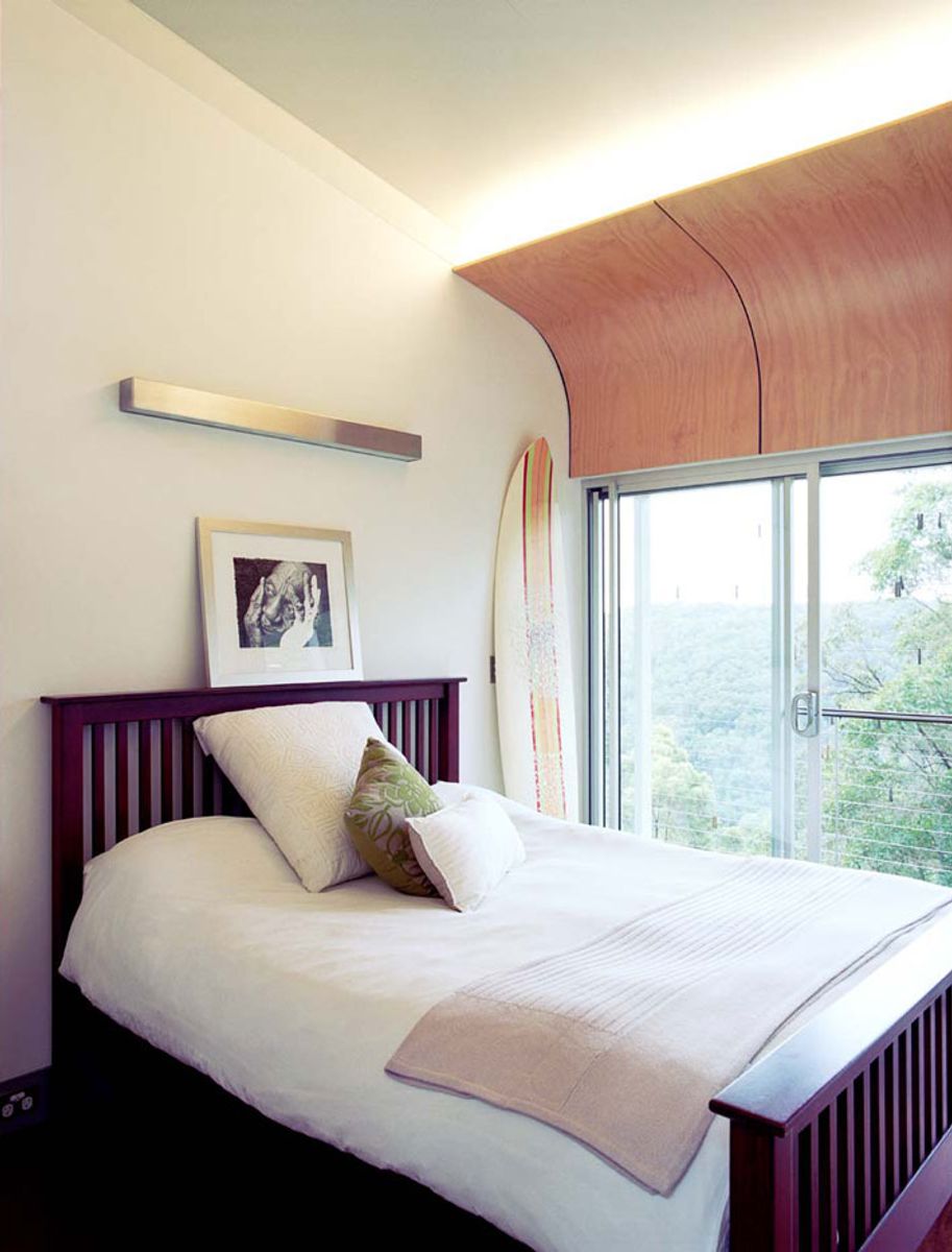 Mount Ninderry House: Low Budget Sustainable House in Picturesque Surrounds