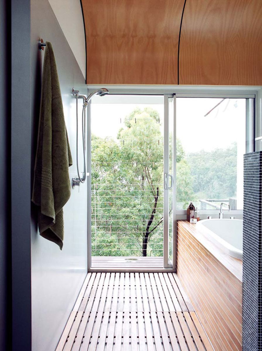 Mount Ninderry House: Low Budget Sustainable House in Picturesque Surrounds