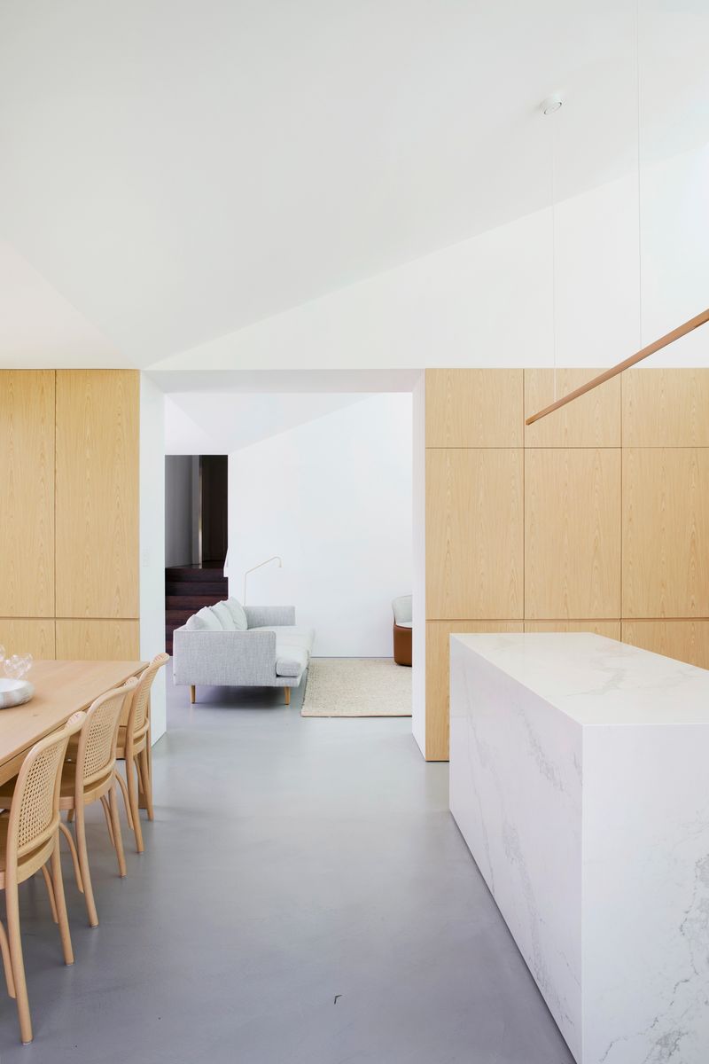 New Addition Steps Down Half a Level to Reunite House and Garden