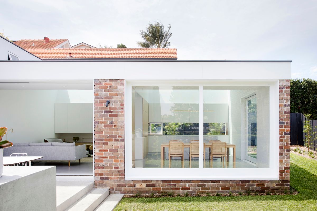 New Addition Steps Down Half a Level to Reunite House and Garden