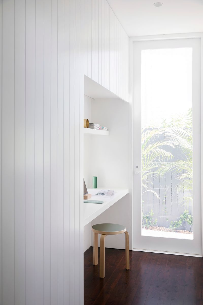 New Addition Steps Down Half a Level to Reunite House and Garden