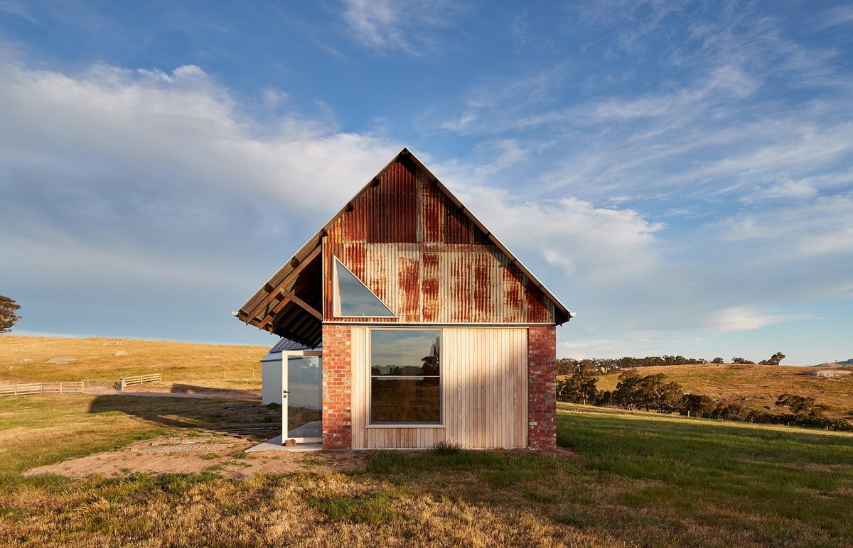 An Off-Grid, Back-to-Basics Retreat Connects This Couple to the Land