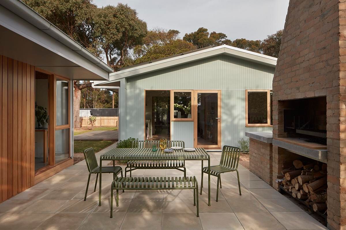 Eco-Friendly Beach Shack: Smart Design for Modern Living