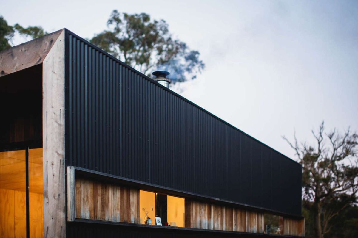 Pump House: A Compact Off-Grid Home for Simple Living