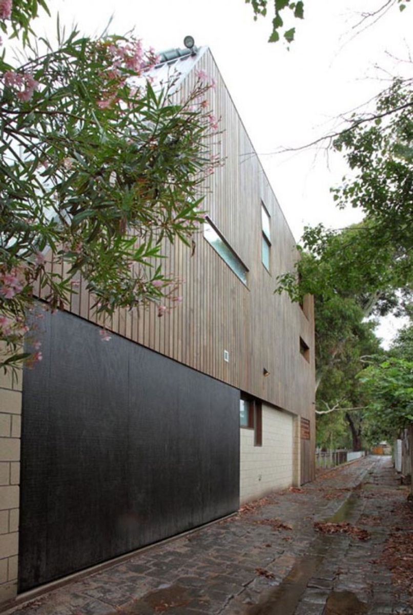 Orange Grove House Makes the Most of a Compact Sub-Divided Site