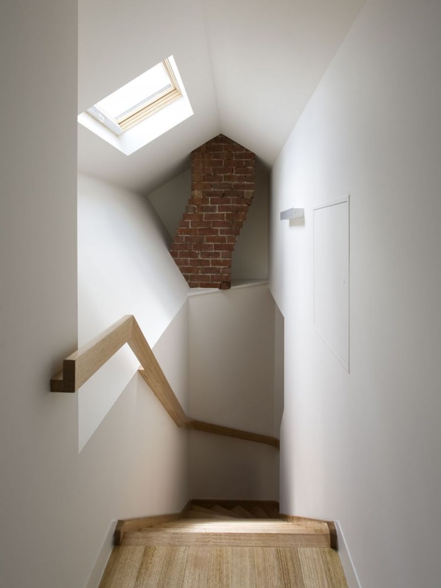 Reverse Shadow Casting Ensures This House Has a Sunny Garden