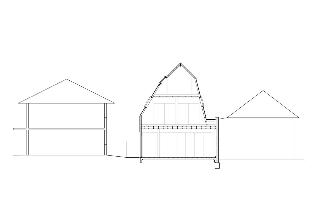 Reverse Shadow Casting Ensures This House Has a Sunny Garden