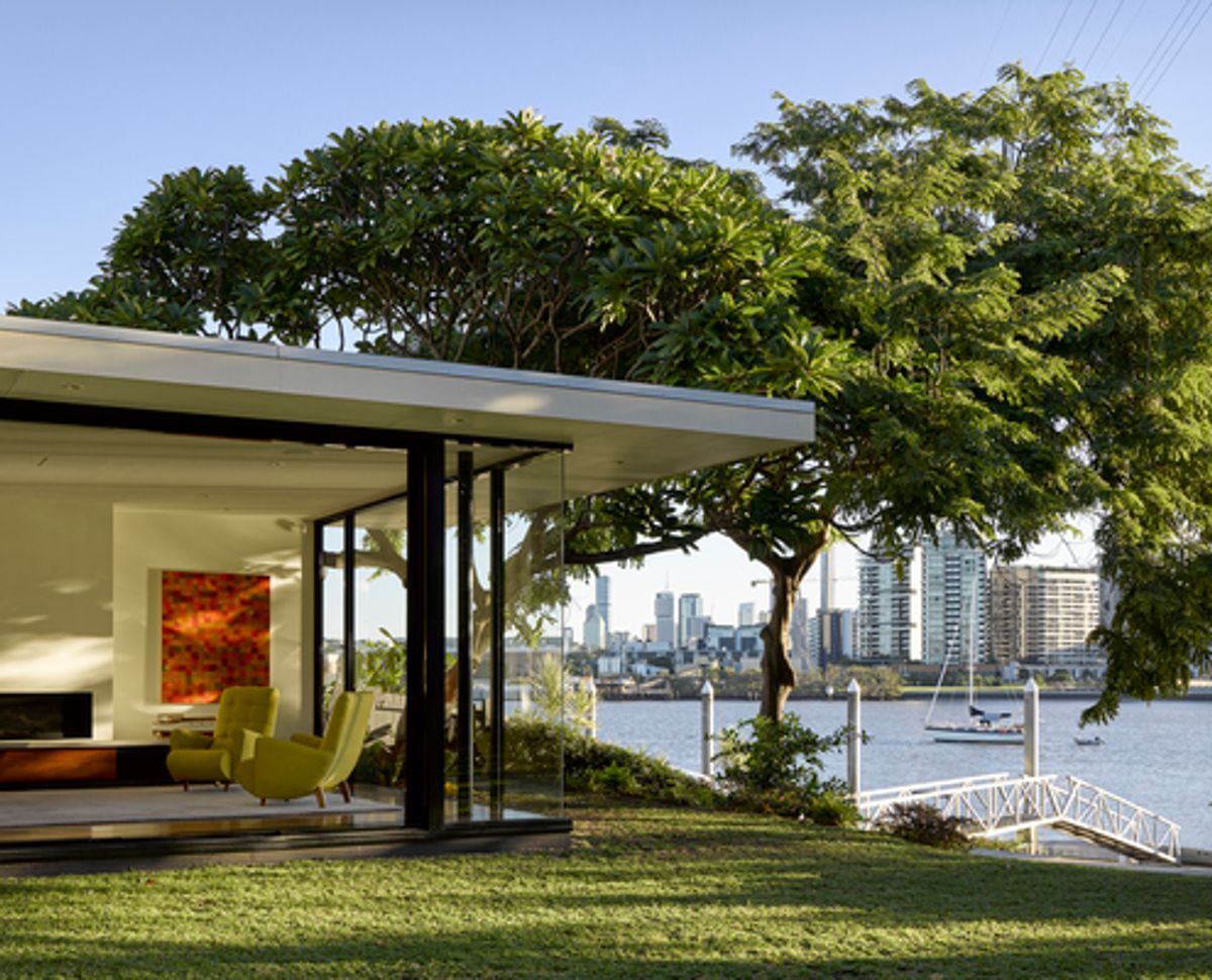 A Small Living Pavilion Brings Owners Closer to the River