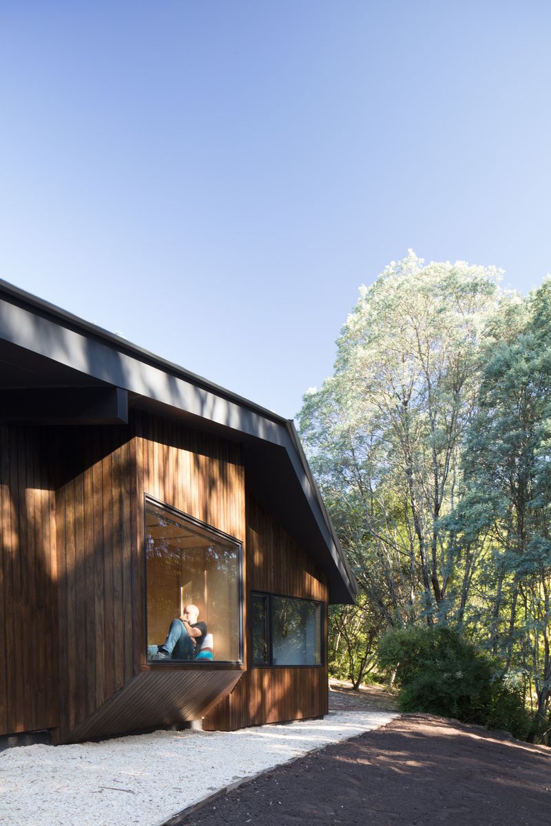 Daylesford Cottage Updated with Sensitive, Japanese-Inspired Addition