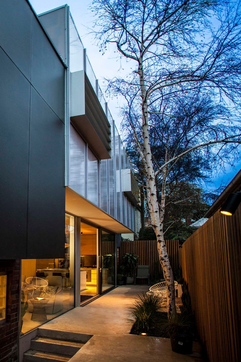 This Home's Translucent Walls Create Beautiful Effects Inside and Out