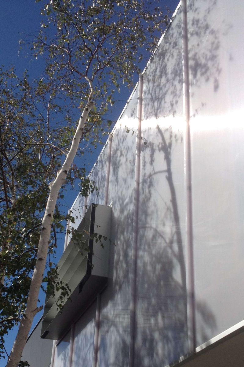 This Home's Translucent Walls Create Beautiful Effects Inside and Out