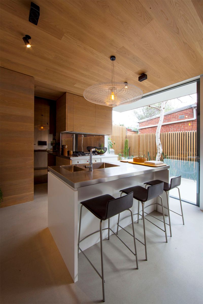 This Home's Translucent Walls Create Beautiful Effects Inside and Out