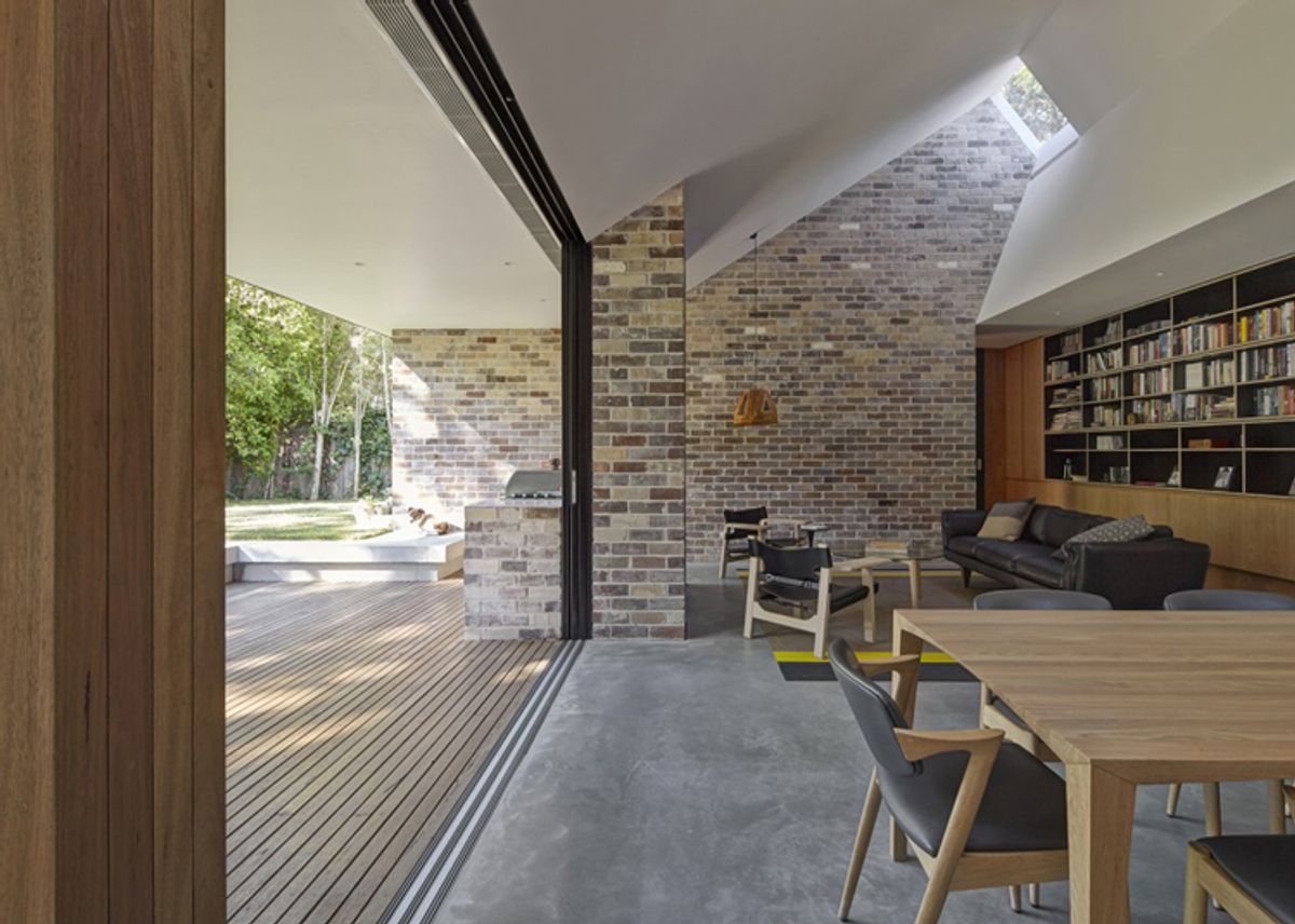Skylight House: Natural Light and Seamless Connection to the Garden