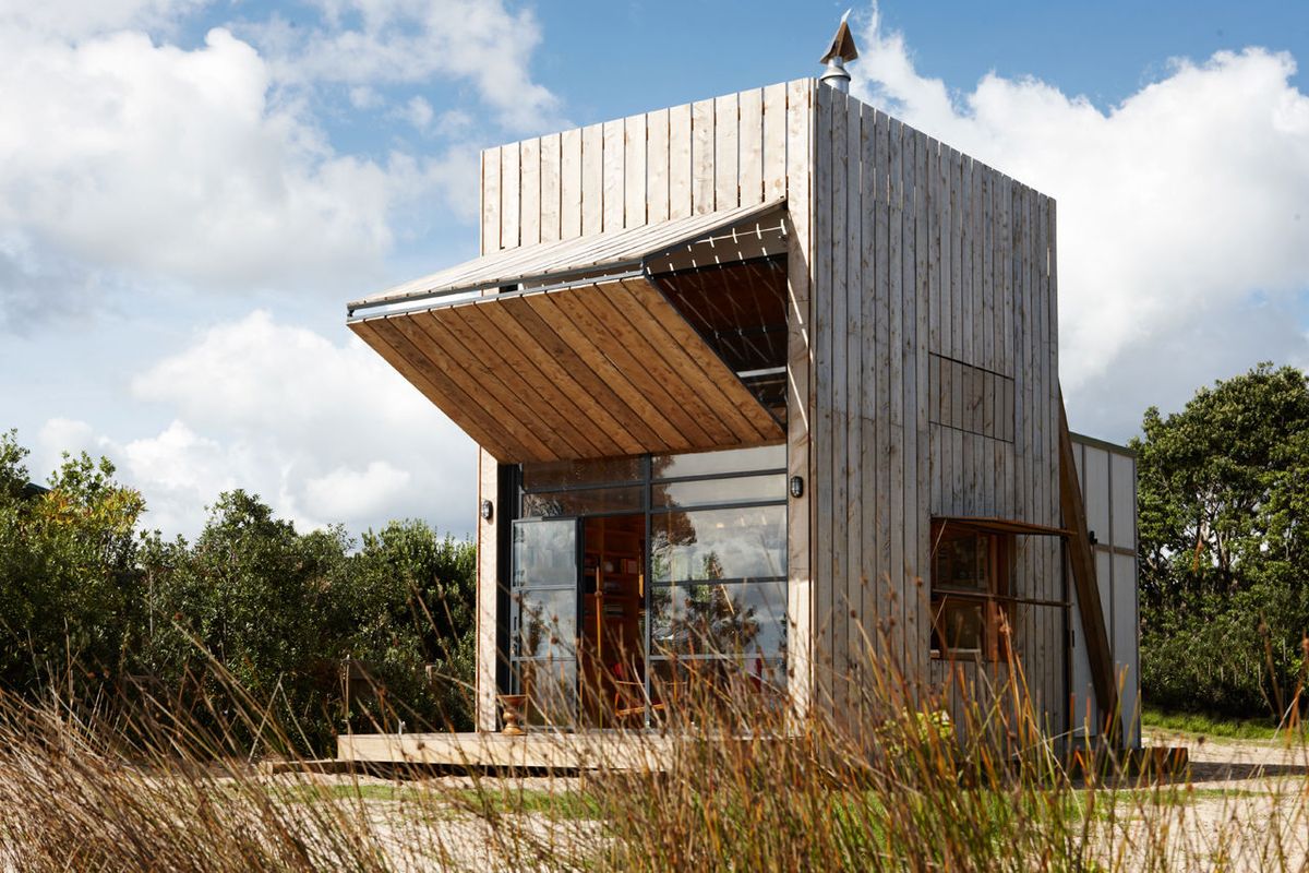 Sled House: A House You Can Relocate With a Tractor?