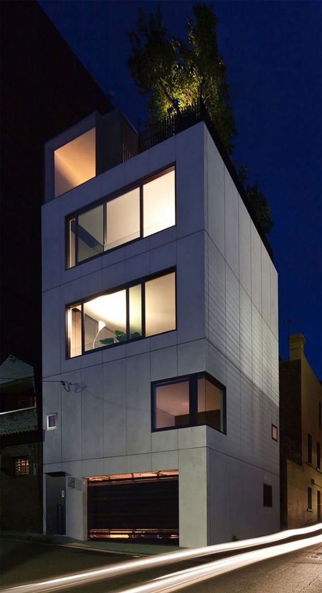 Small House Fits on a Site the Size of a Suburban Garage