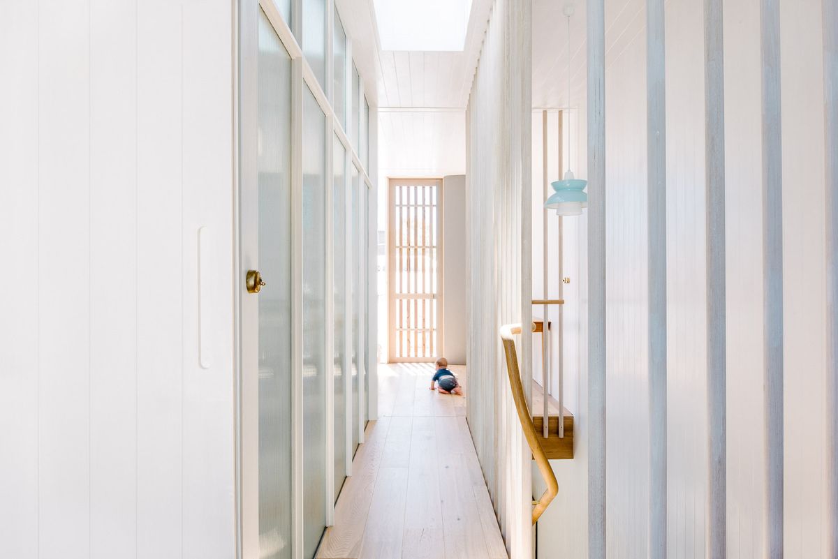 A Light-filled Beach House Just Two Kilometres from the City?