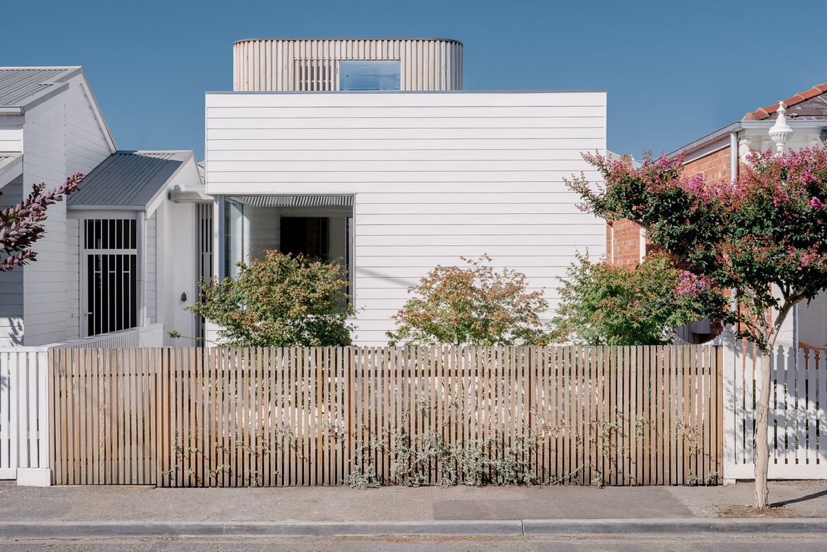 A Light-filled Beach House Just Two Kilometres from the City?