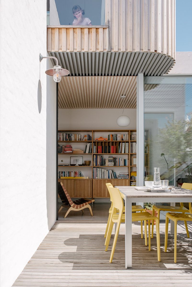 A Light-filled Beach House Just Two Kilometres from the City?