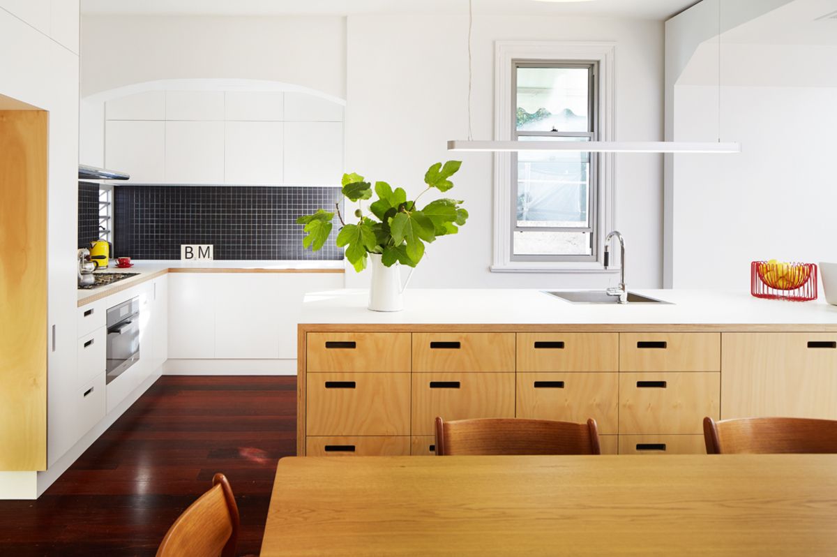 Light 'Funnels' Fix East-West Orientation at This Fremantle Renovation