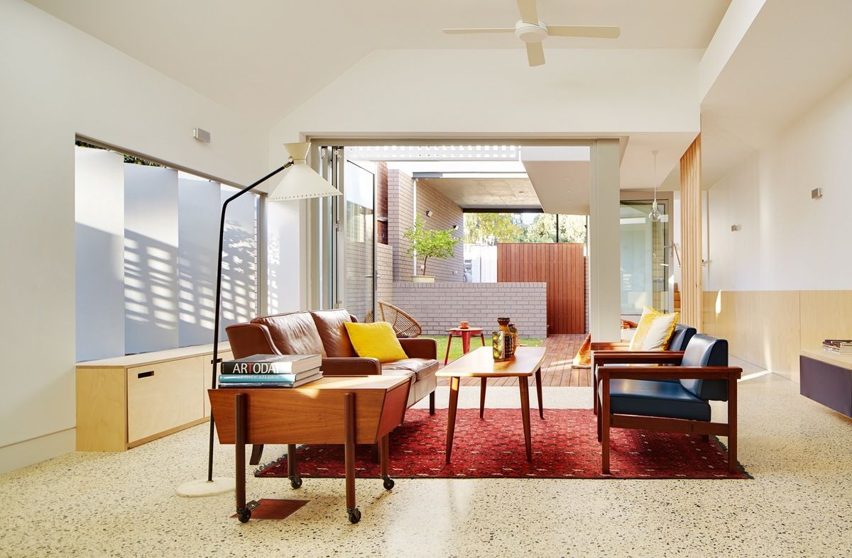 Light 'Funnels' Fix East-West Orientation at This Fremantle Renovation