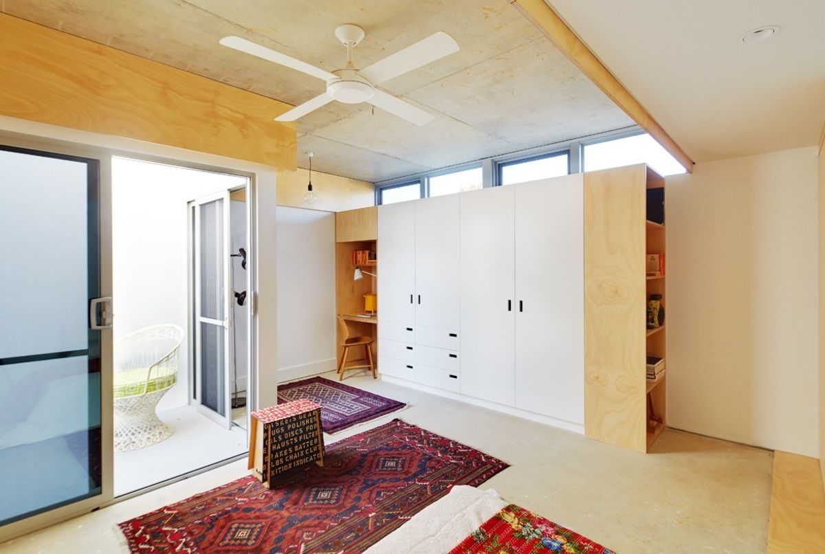 Light 'Funnels' Fix East-West Orientation at This Fremantle Renovation