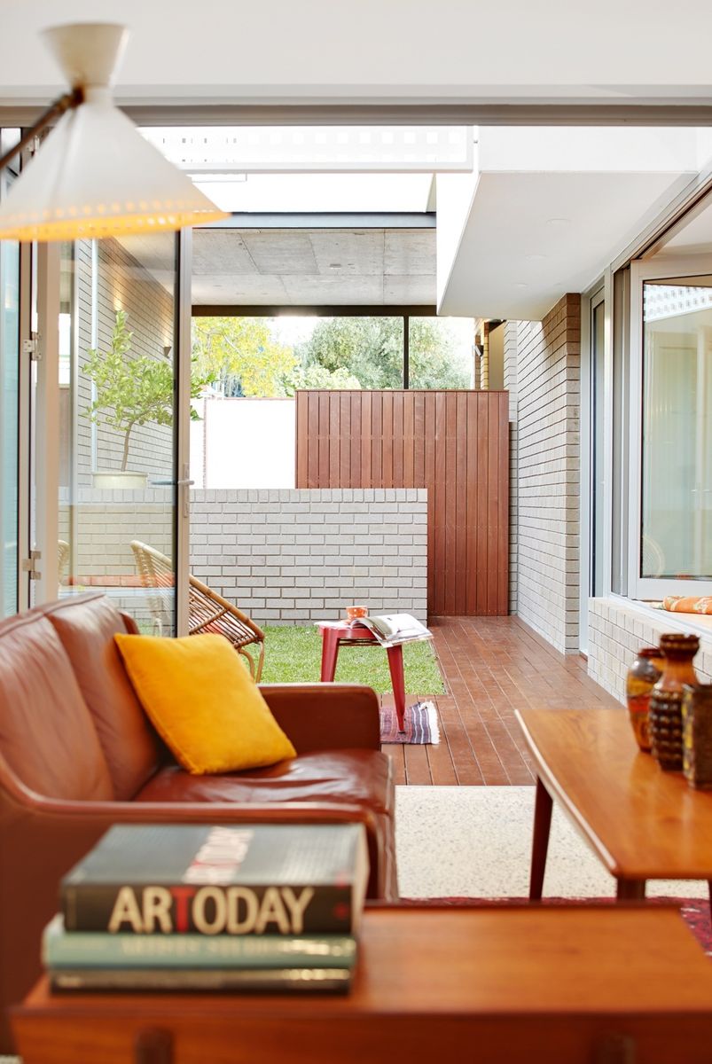 Light 'Funnels' Fix East-West Orientation at This Fremantle Renovation